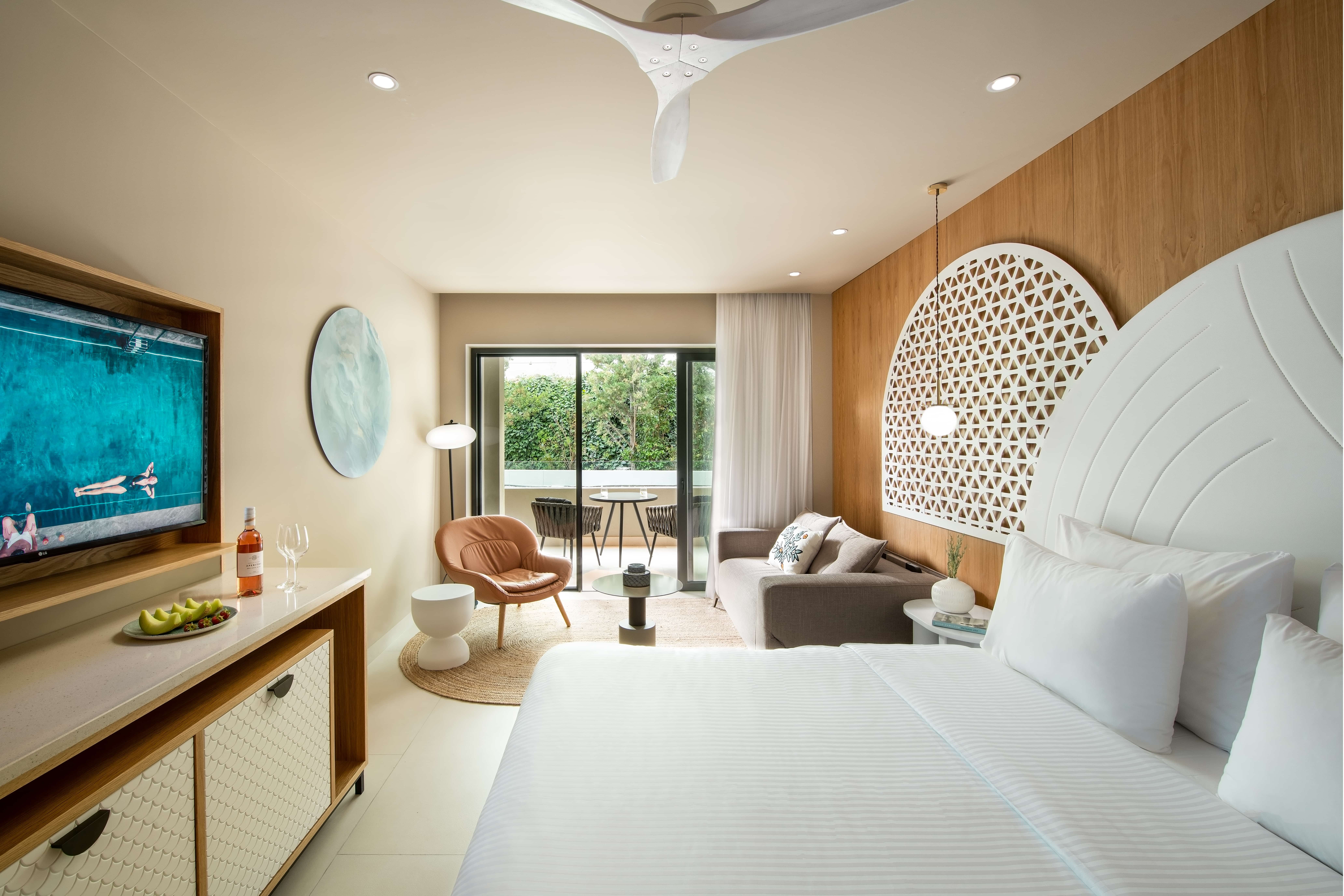 Create your own story | Mitsis